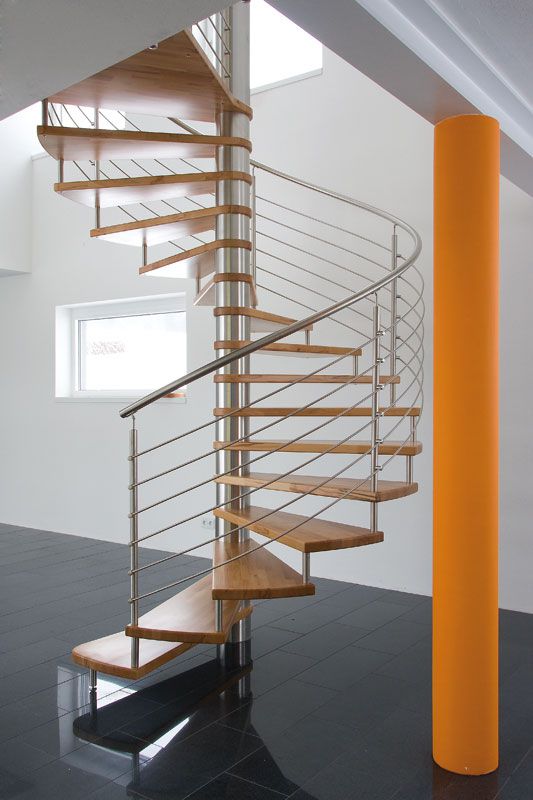 Okrogle stopnice Nobile les / nerjavno jeklo